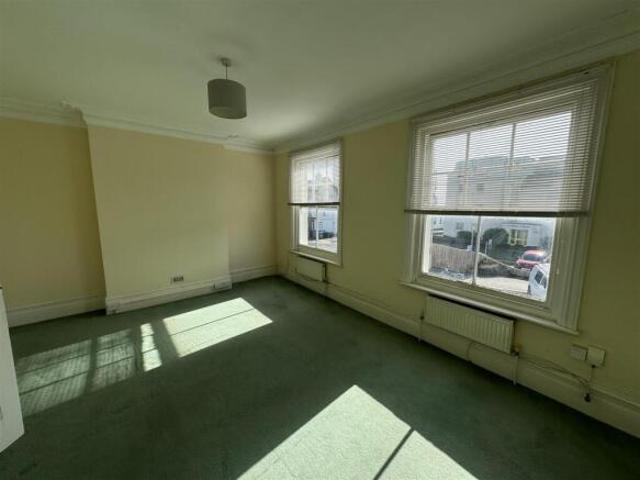 3 bedroom maisonette for rent in Sandgate High Street, Folkestone, CT20