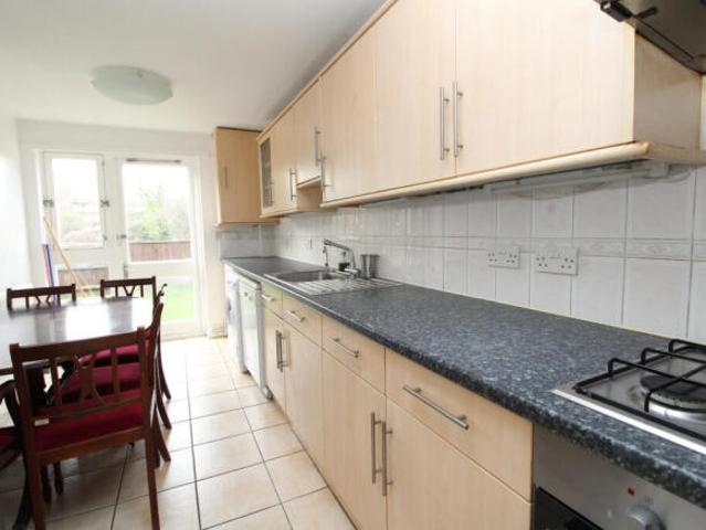 3 bedroom maisonette for rent in Solomons Passage, Peckham, SE15