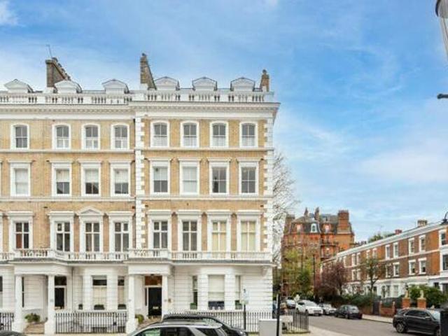 3 Bedroom Maisonette For Rent In South Kensington, London