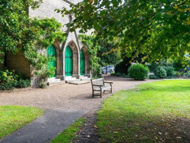 3 bedroom maisonette for rent in St James's Gardens, Holland Park, London, W11