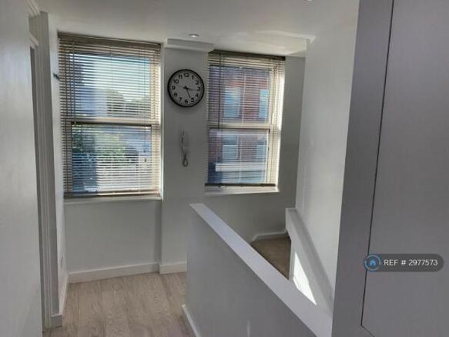 3 bedroom maisonette for rent in Starcross Street, London, NW1