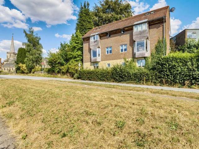 3 Bedroom Maisonette Flat