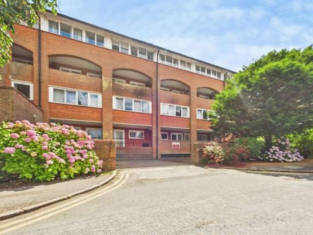 3 Bedroom Maisonette Flat