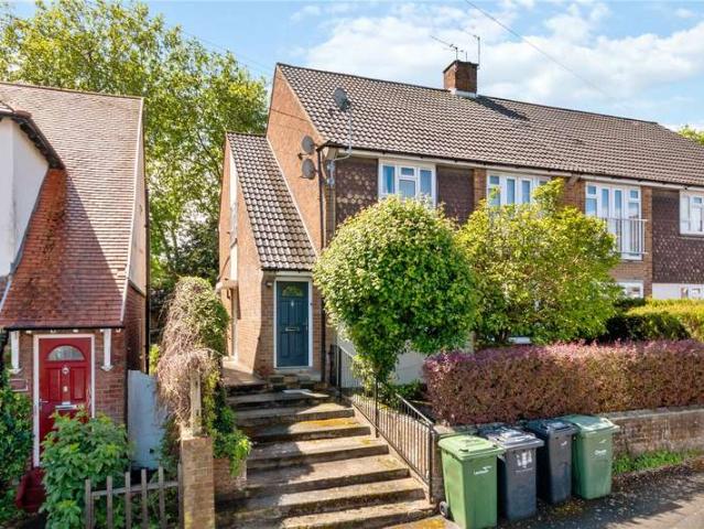 3 Bedroom Maisonette Flat