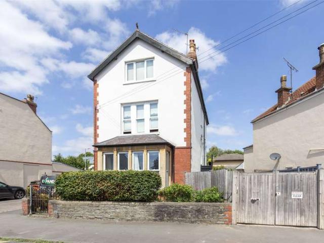 3 Bedroom Maisonette Flat