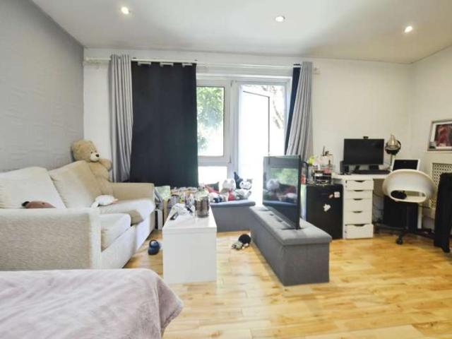 3 Bedroom Maisonette Flat