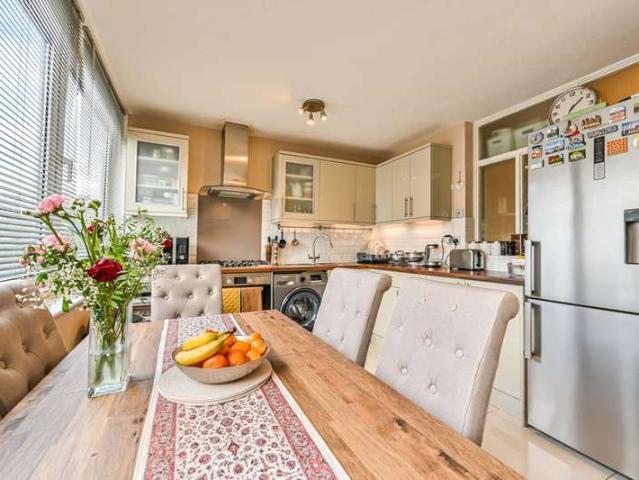 3 Bedroom Maisonette Flat