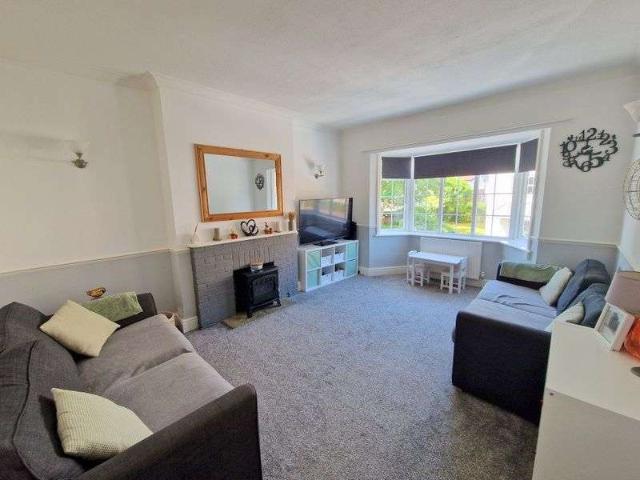 3 Bedroom Maisonette Flat