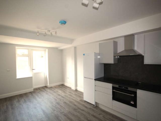 3 Bedroom Maisonette Flat