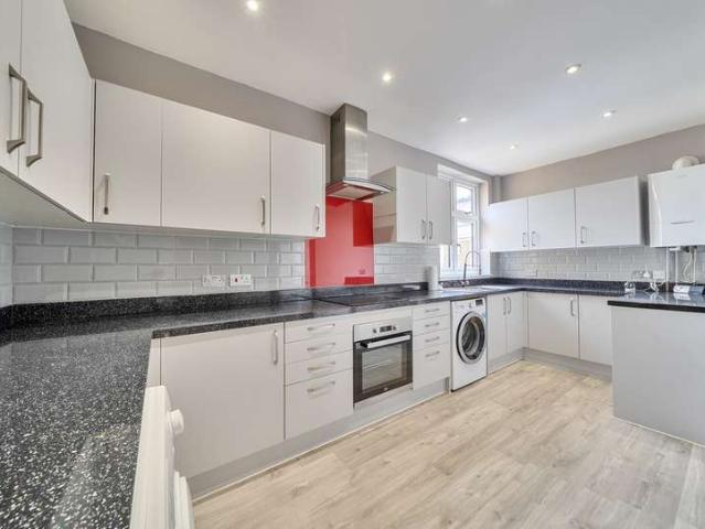 3 Bedroom Maisonette Flat