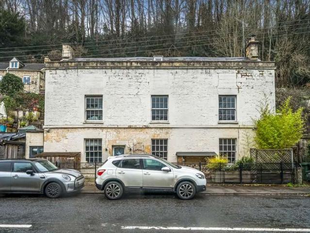 3 Bedroom Maisonette Flat