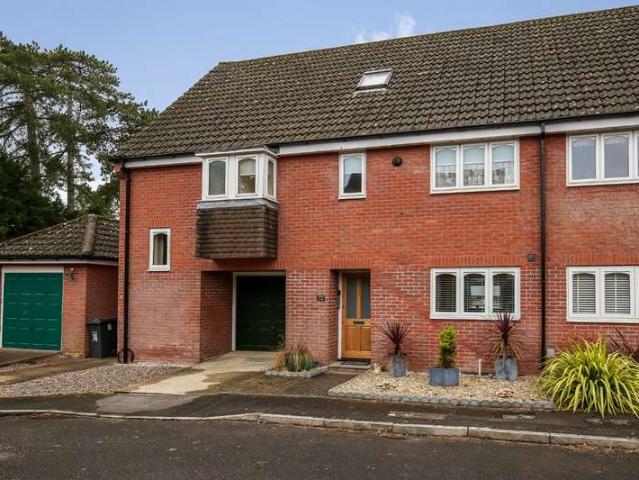 3 Bedroom Maisonette Flat