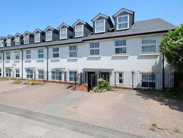 3 Bedroom Maisonette Flat
