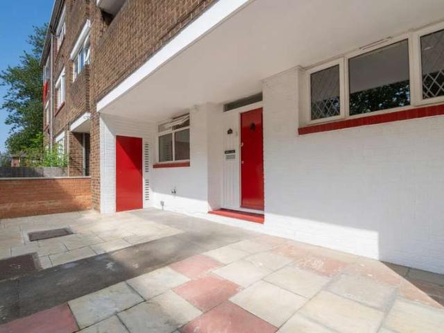 3 Bedroom Maisonette Flat