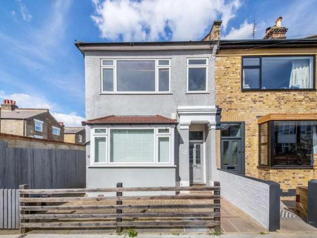 3 Bedroom Maisonette Flat