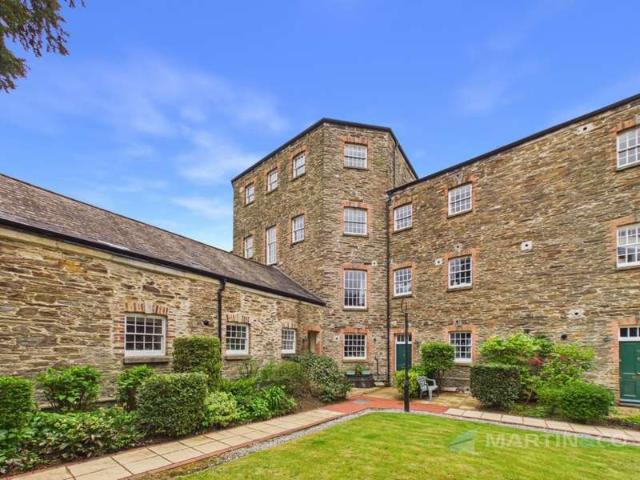 3 Bedroom Maisonette Flat