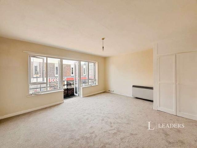 3 Bedroom Maisonette Flat