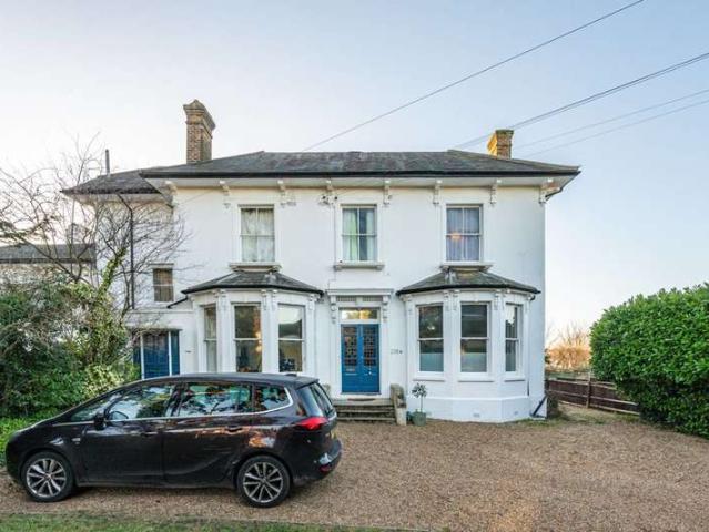3 Bedroom Maisonette Flat