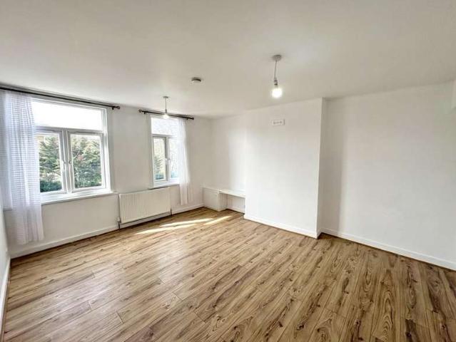 3 Bedroom Maisonette Flat
