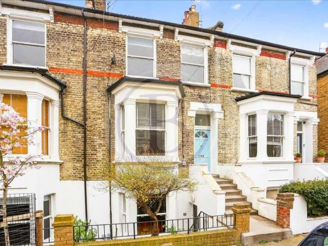 3 Bedroom Maisonette Flat
