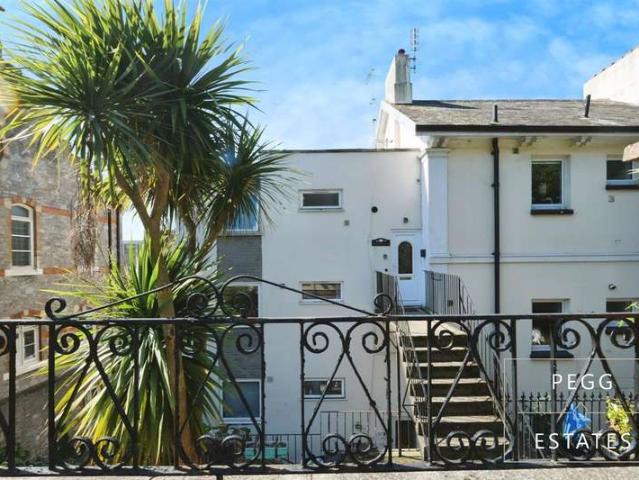 3 Bedroom Maisonette Flat