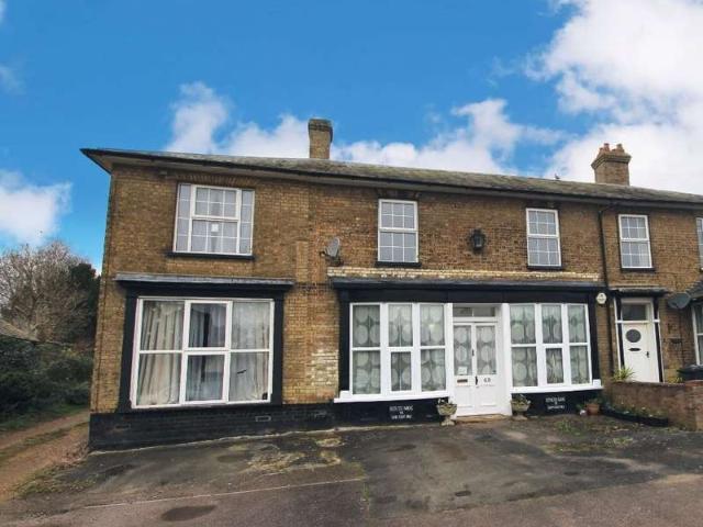 3 Bedroom Maisonette Flat