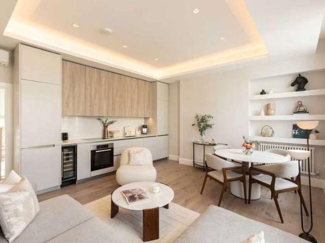 3 Bedroom Maisonette Flat