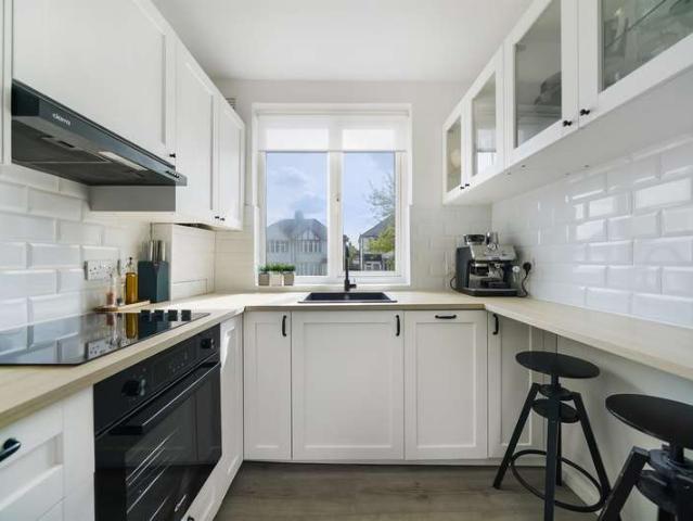 3 Bedroom Maisonette Flat