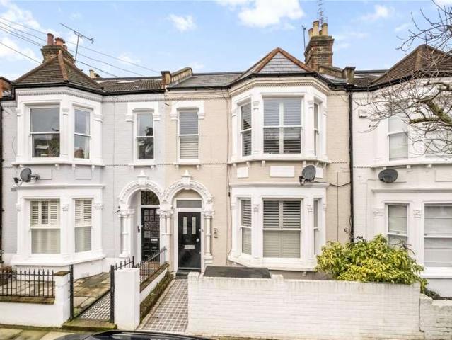 3 Bedroom Maisonette Flat