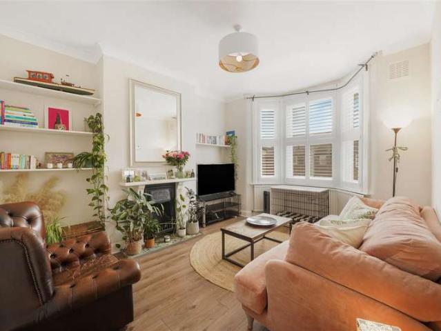 3 Bedroom Maisonette Flat