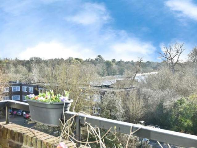 3 Bedroom Maisonette Flat