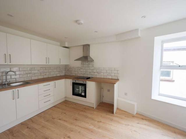 3 Bedroom Maisonette Flat