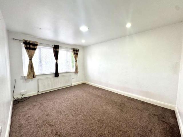 3 Bedroom Maisonette Flat