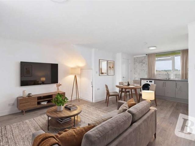 3 Bedroom Maisonette Flat