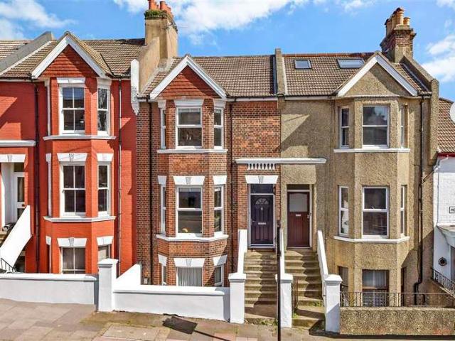 3 Bedroom Maisonette Flat