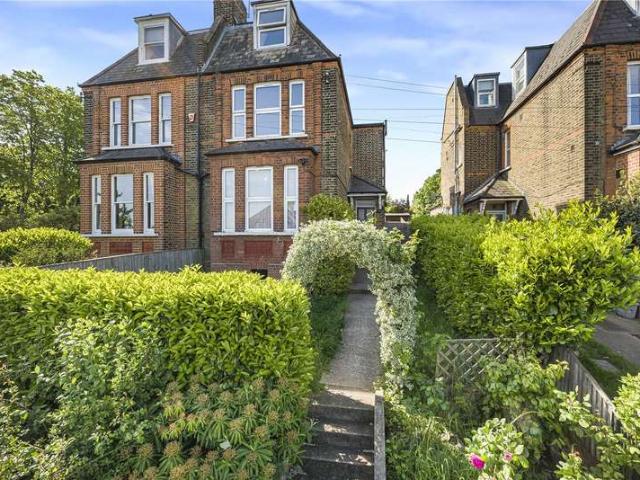 3 Bedroom Maisonette Flat