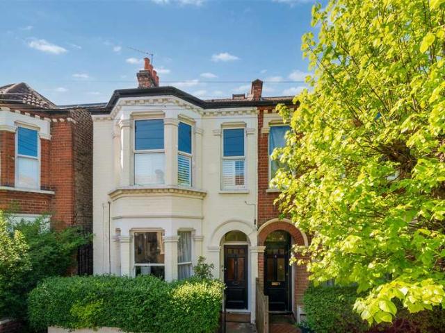 3 Bedroom Maisonette Flat