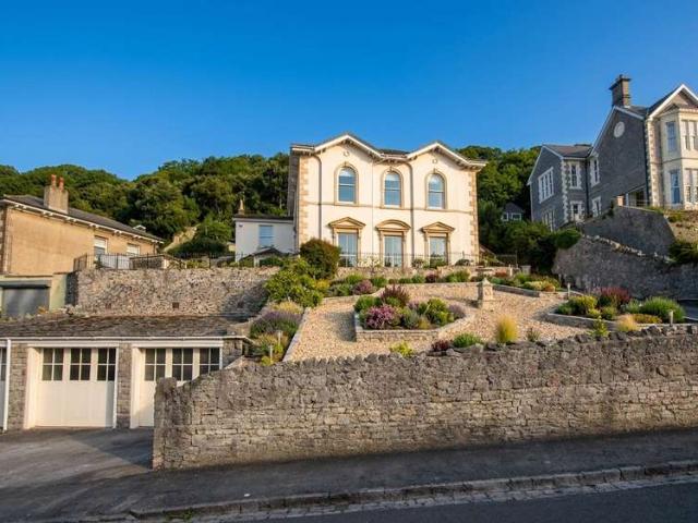 3 Bedroom Maisonette Flat