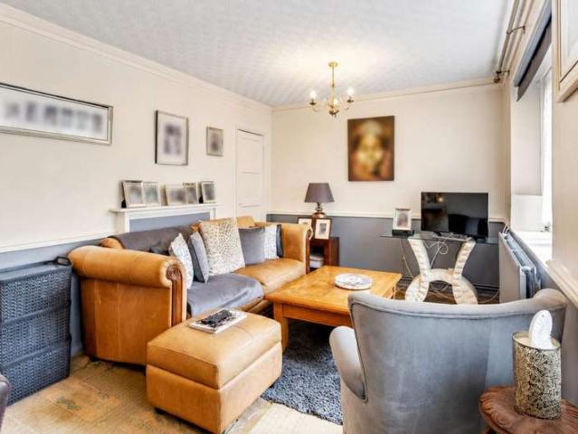 3 Bedroom Maisonette Flat