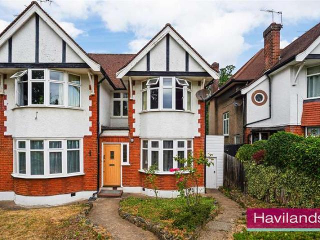 3 Bedroom Maisonette Flat