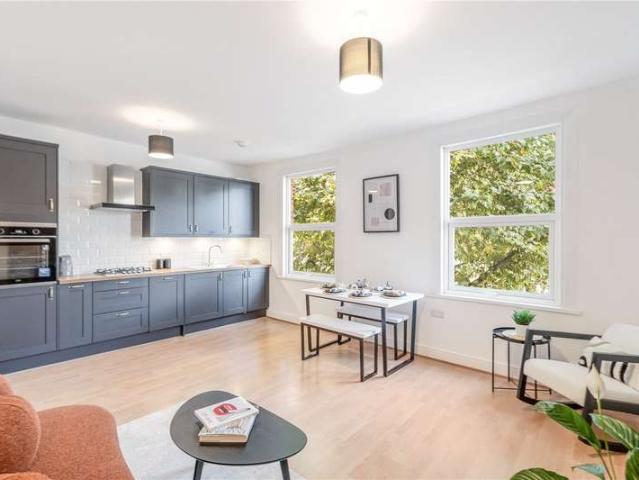 3 Bedroom Maisonette Flat