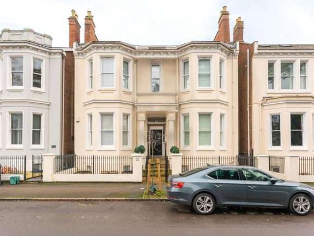 3 Bedroom Maisonette Flat