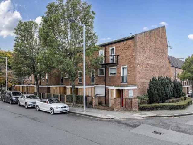 3 Bedroom Maisonette Flat