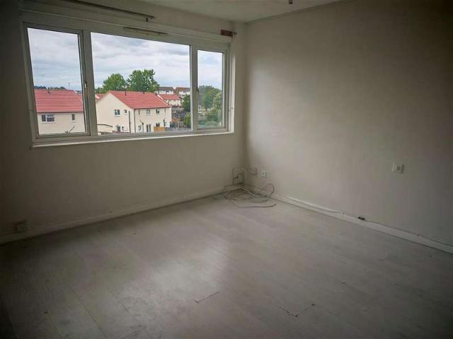 3 Bedroom Maisonette Flat
