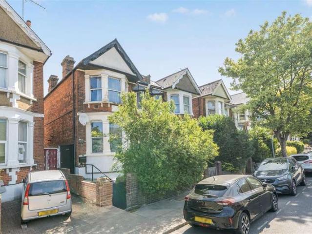 3 Bedroom Maisonette Flat