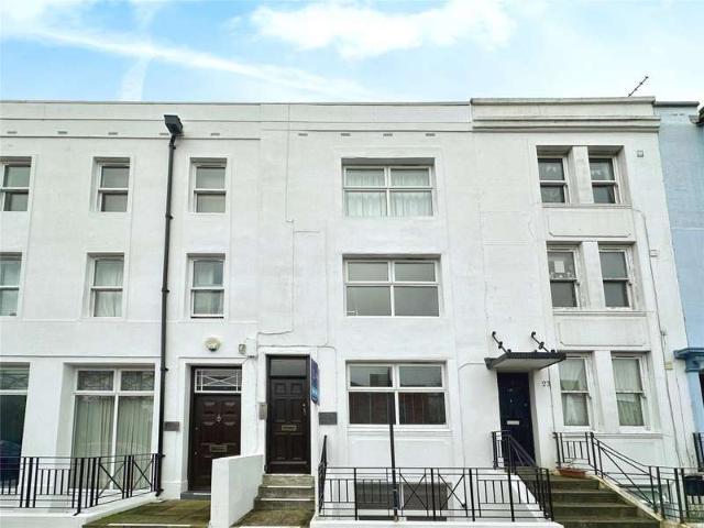3 Bedroom Maisonette Flat