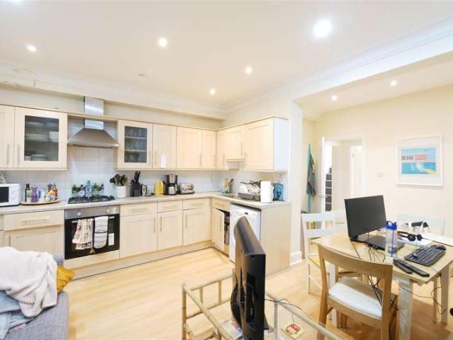 3 Bedroom Maisonette Flat
