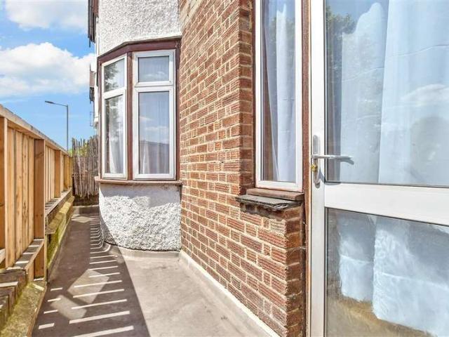 3 Bedroom Maisonette Flat
