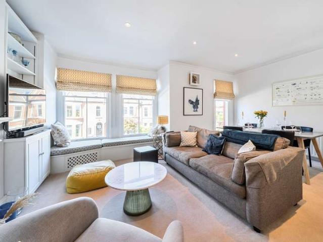 3 Bedroom Maisonette Flat