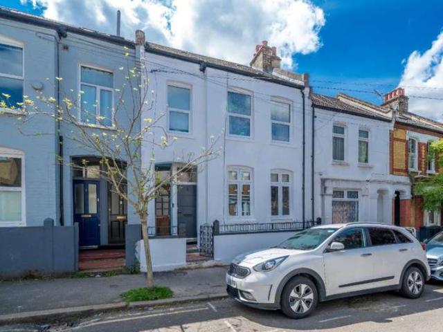 3 Bedroom Maisonette Flat